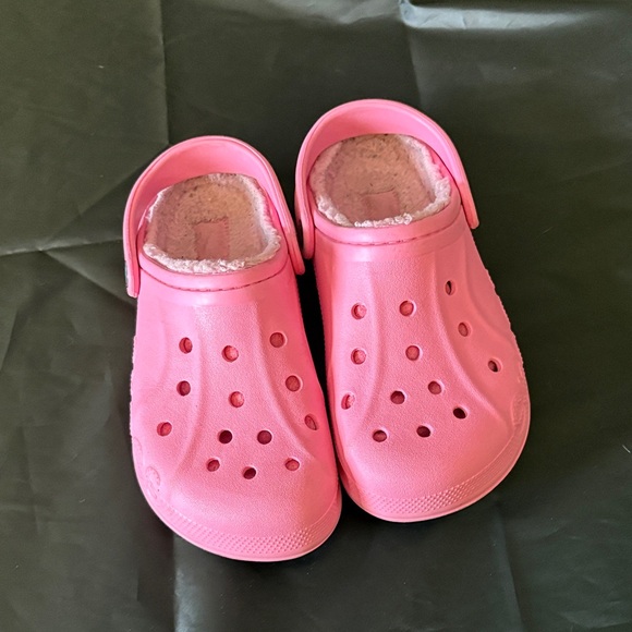 CROCS | Shoes | Crocs Pink Fuzzy Lined Slippers | Poshmark